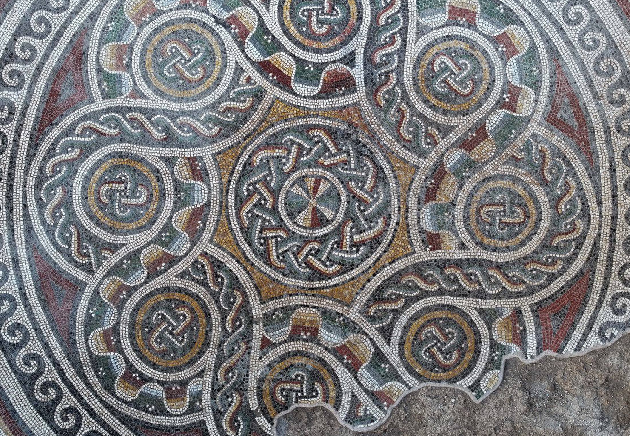 Valtava 600 neliömetrin roomalainen mosaiikki löydettiin Turkissa ...