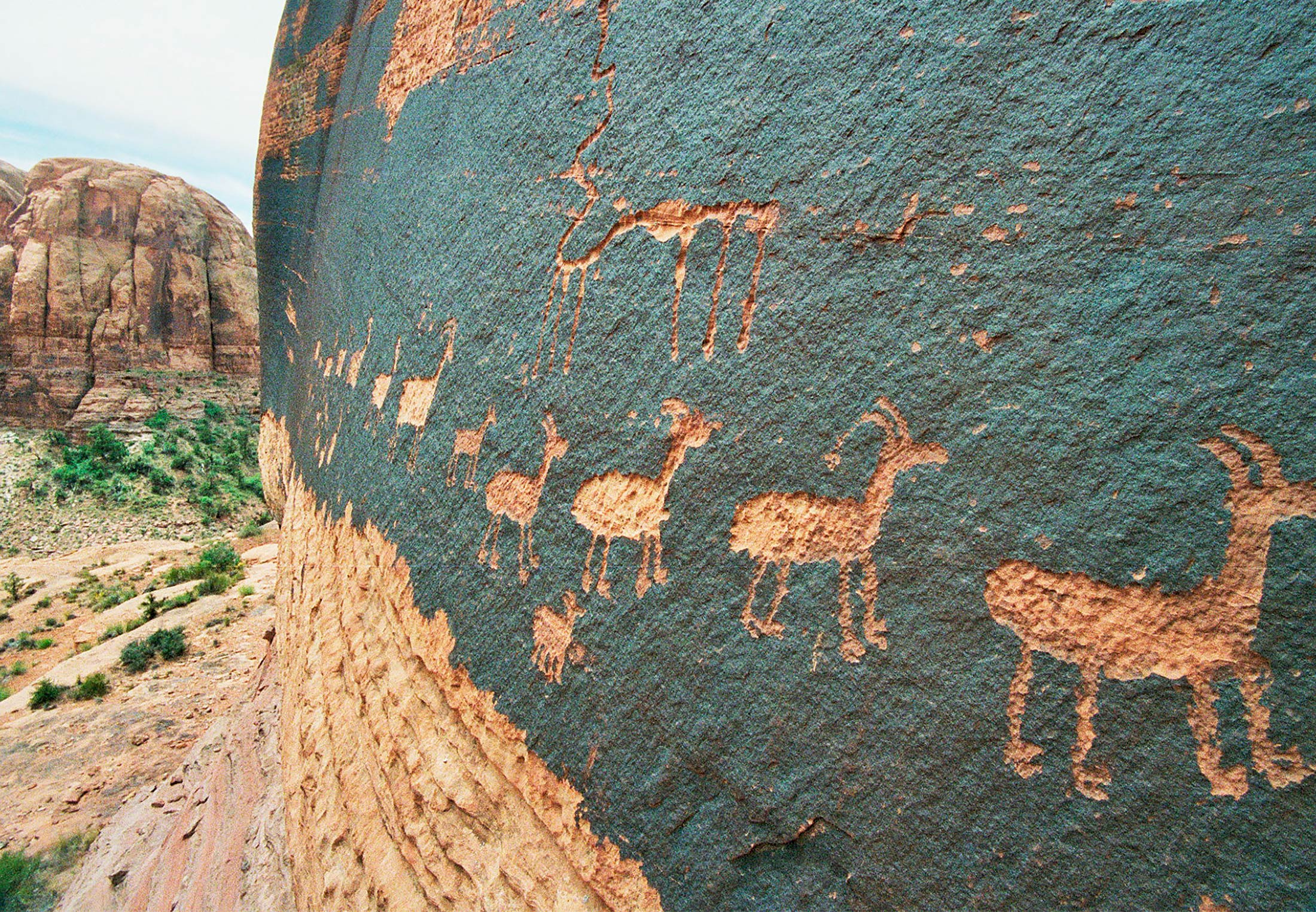 Stenalderkunst råbte “skrid” til fremmede | historienet.dk