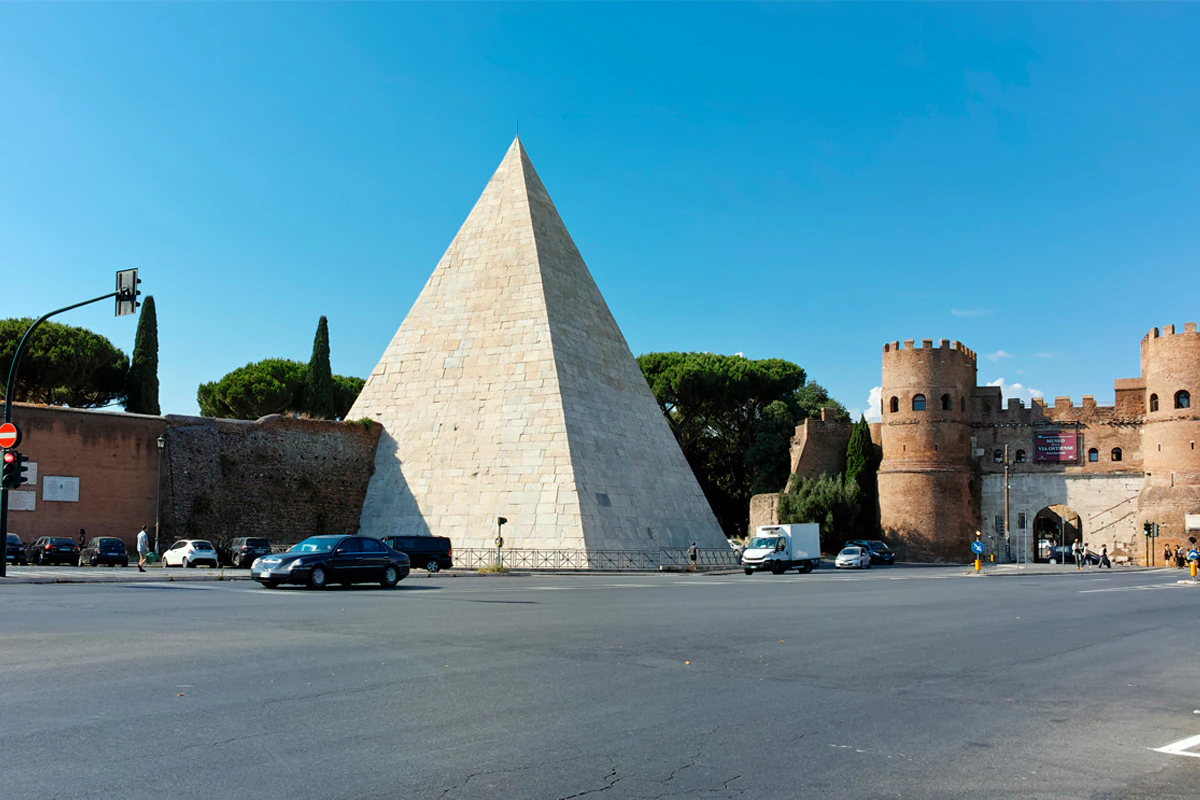 Kaikki halusivat oman pyramidin! | historianet.fi