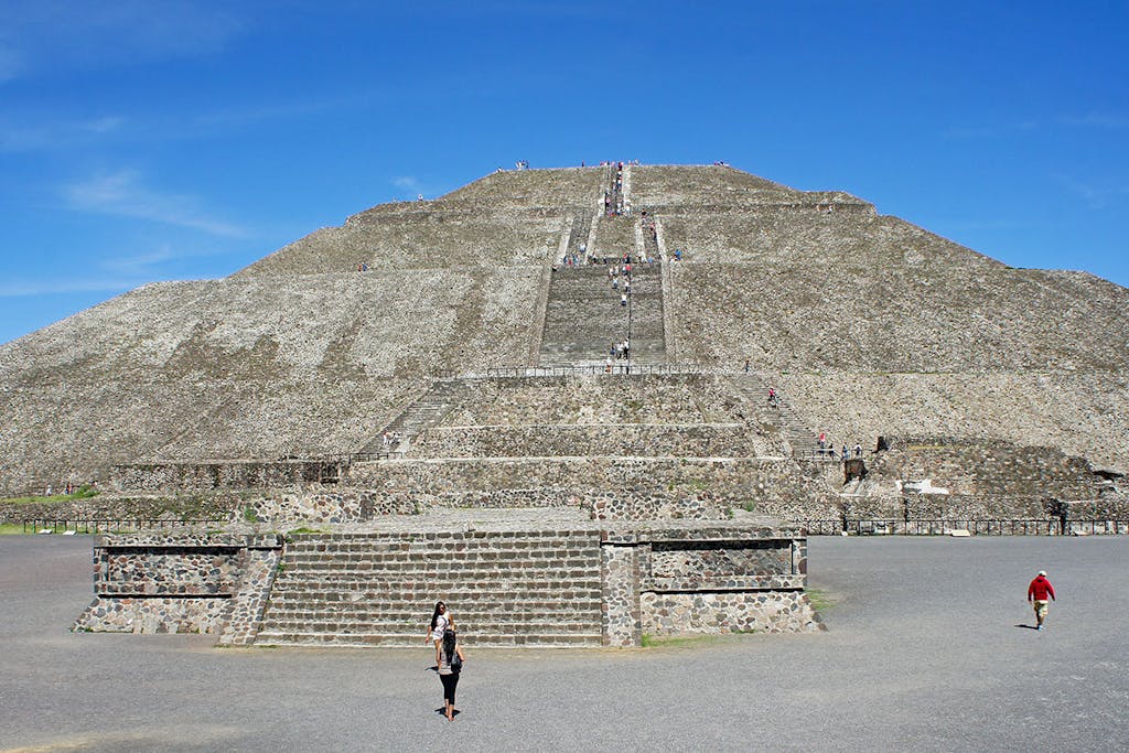 Pyramidien historia Egyptistä asteekkeihin | historianet.fi