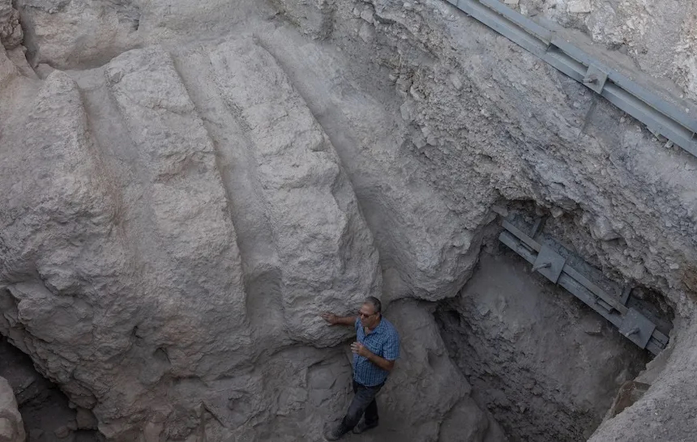 Vollgrav fra bibelsk tid oppdaget under parkeringsplass i Jerusalem ...
