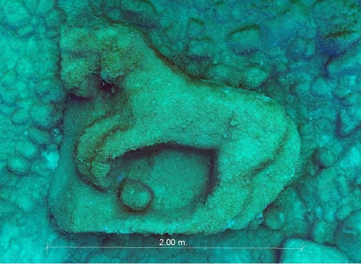 Archeologen vinden fries van enorme Zeus-tempel | historianet.nl