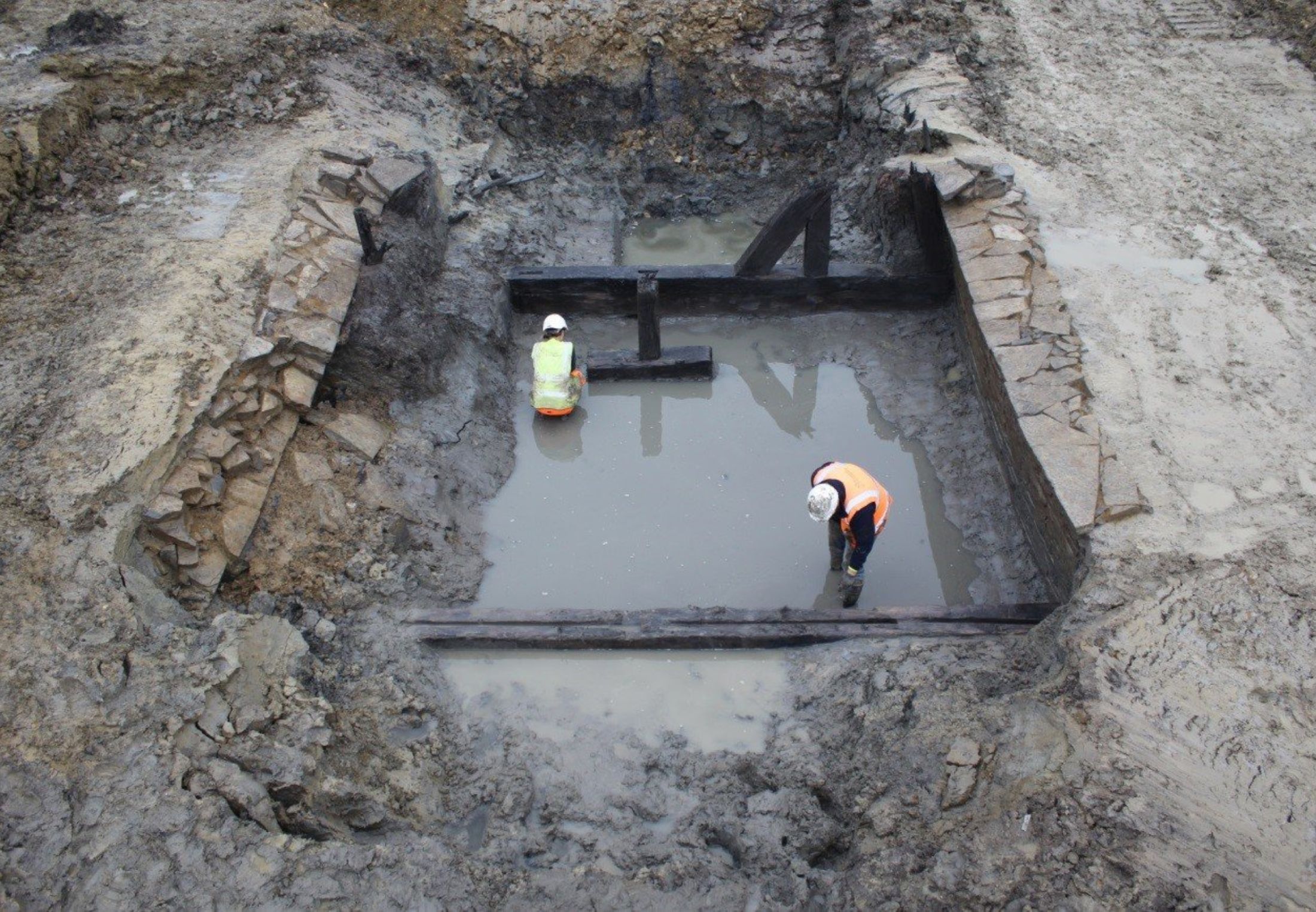 Vollgrav beskyttet engelsk gård i middelalderen | historienet.no