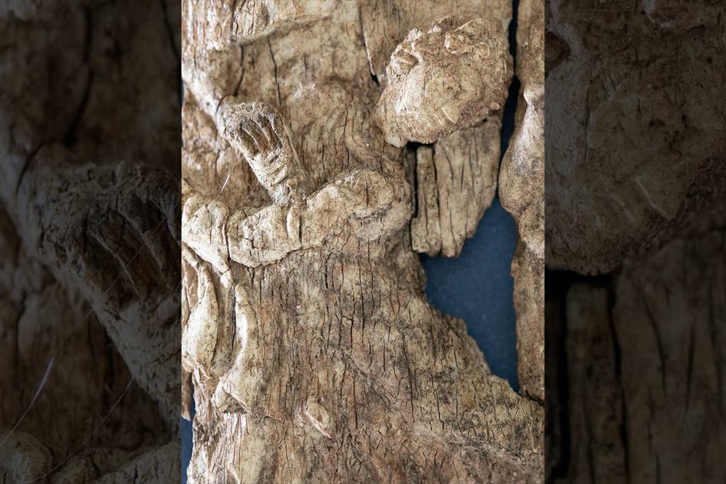 Archeologen vinden zeldzame pyxis in verlaten kerk | historianet.nl