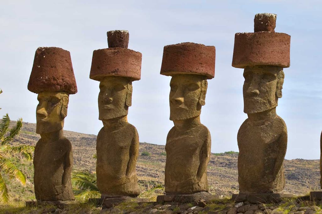 Påskeøens hemmeligheder. Sådan blev moaierne rejst | historienet.dk