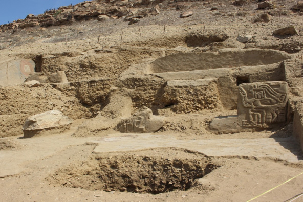 5000 jaar oude tempel ontdekt onder duinen in Peru | historianet.nl