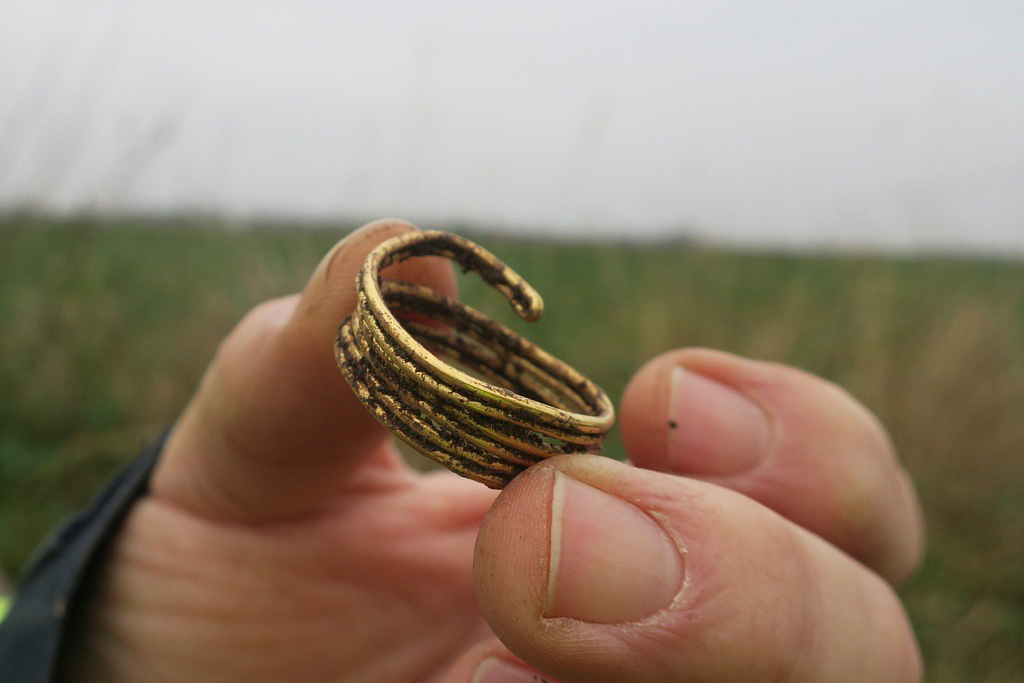 Guldring från bronsåldern tillhörde en speciell kvinna ...