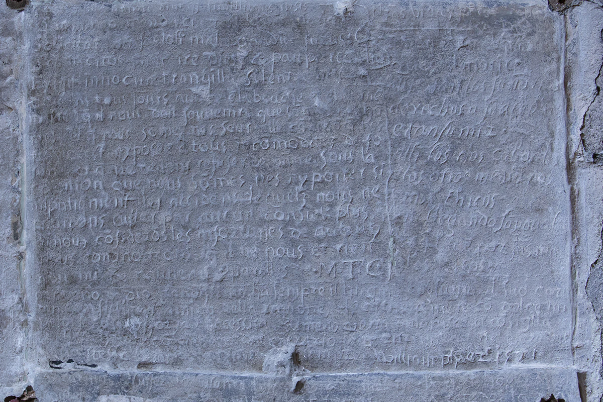 Verborgen middeleeuwse graffiti ontdekt in de Tower of London ...