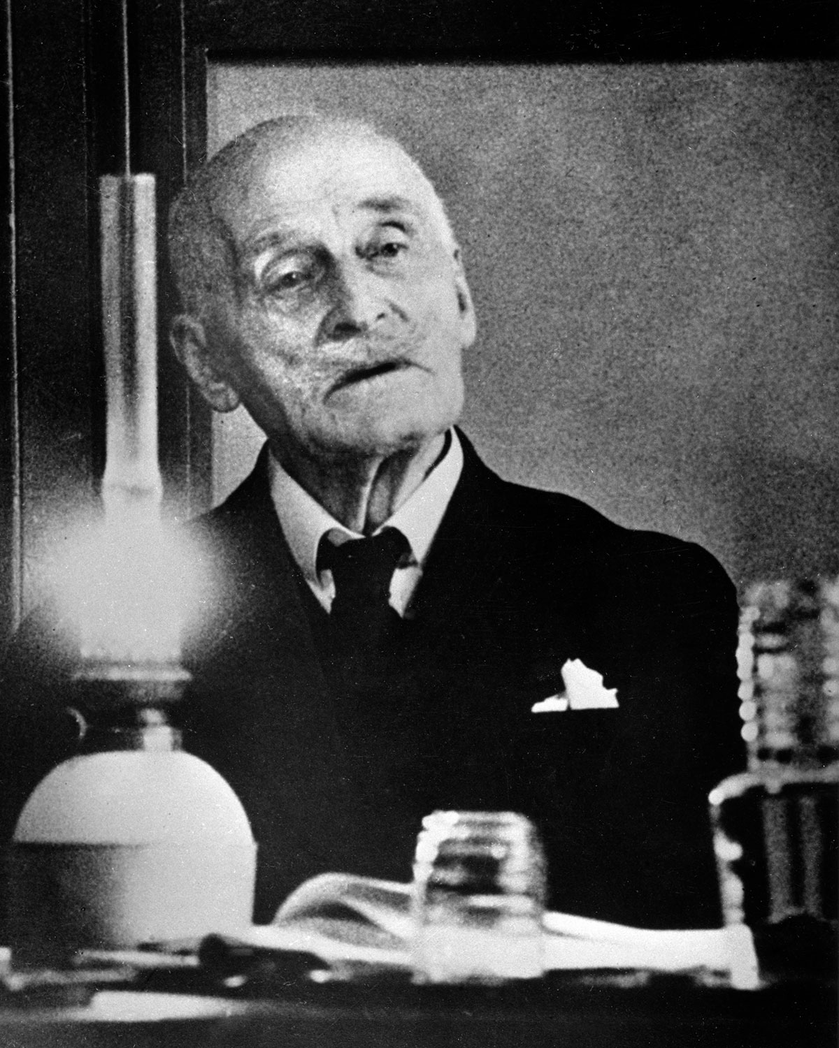 Knut Hamsun: Norges største forfatter blev nazisternes nyttige idiot ...