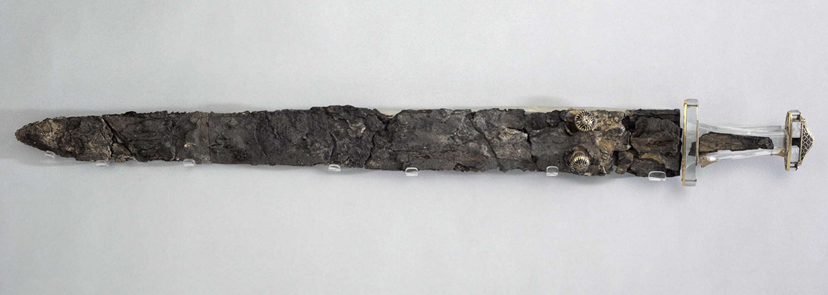 Archeologen vinden indrukwekkend zwaard uit vroege middeleeuwen ...
