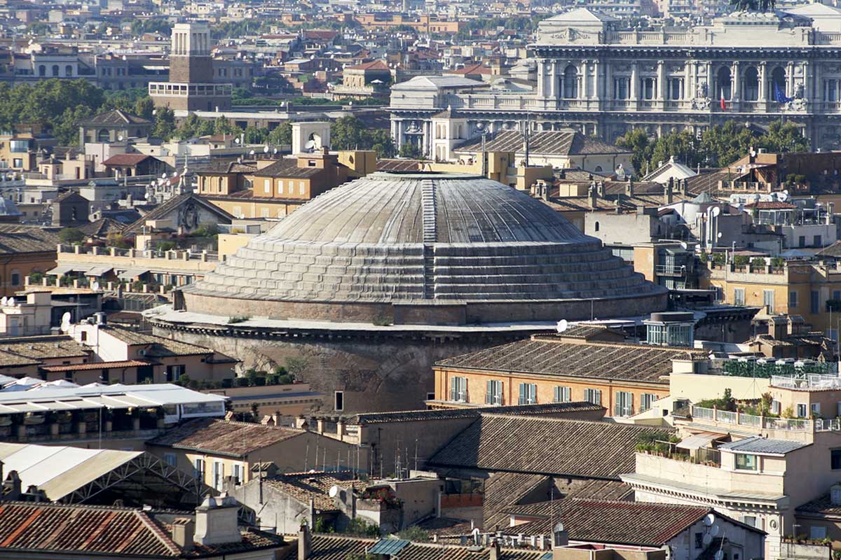 Hvorfor laget romerske arkitekter et hull i kuppelen på Pantheon ...