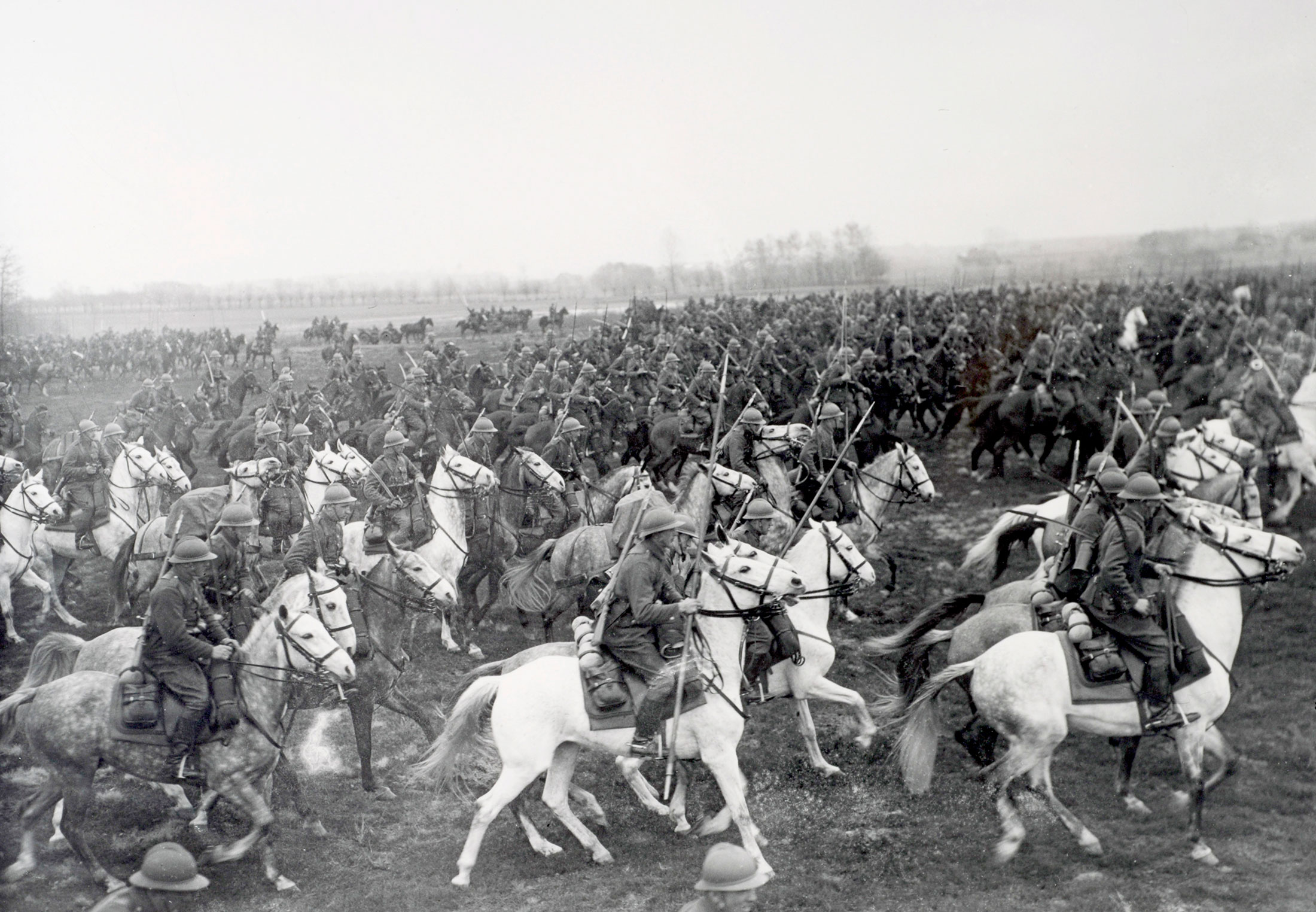Därför upprustar polackerna massivt: 1939 sveks landet av alla ...