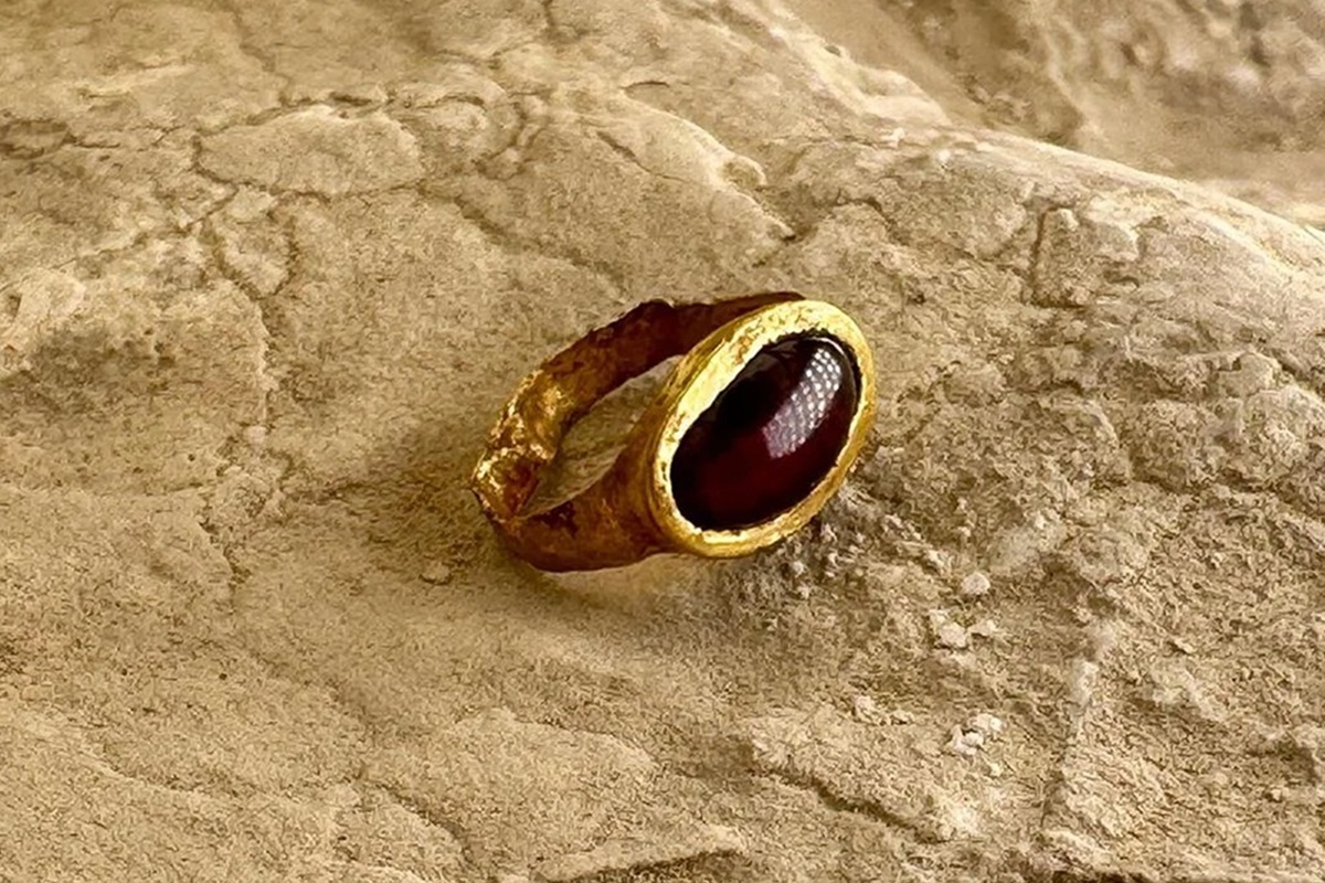 Arkeologer fann vacker guldring: Symboliserade en speciell ritual ...