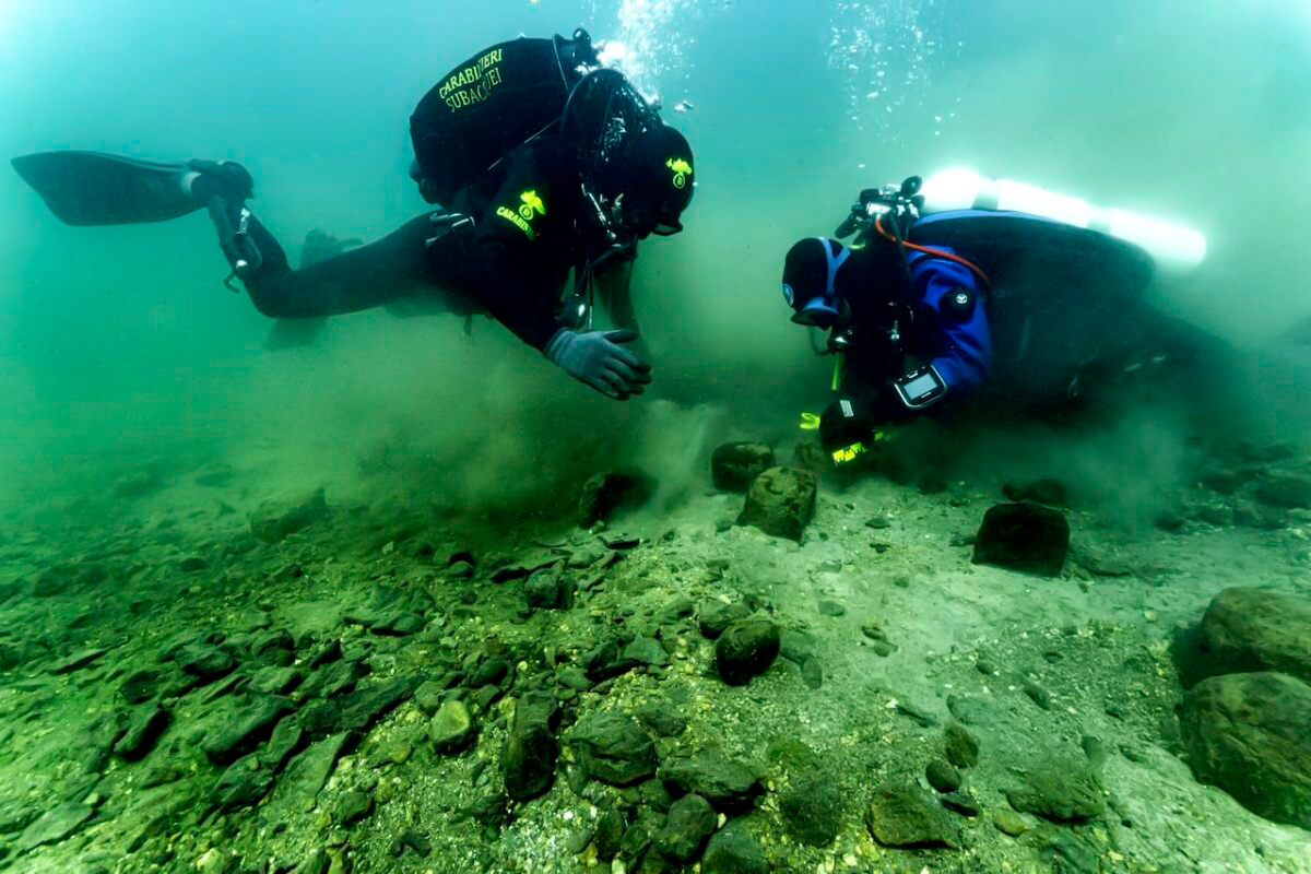 Overblijfselen van nederzetting uit bronstijd gevonden op bodem van vulkanisch meer | historianet.nl