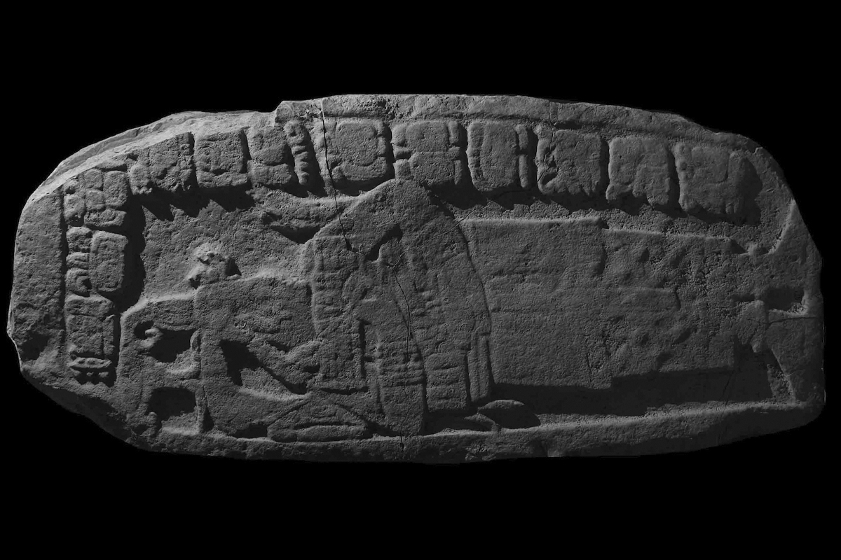 Arkeologer upptäcker maya-sten med hieroglyfer som avslöjar namnet på ...
