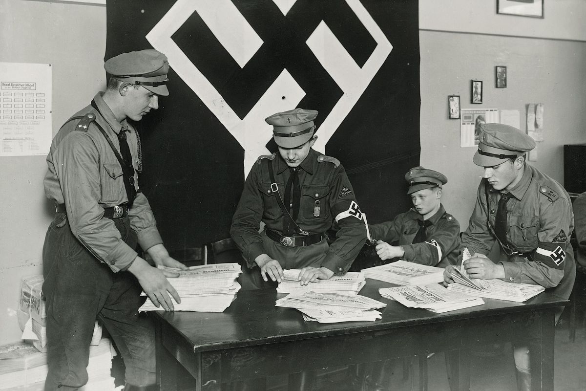 Hur kom Hitler till makten i Tyskland? | varldenshistoria.se