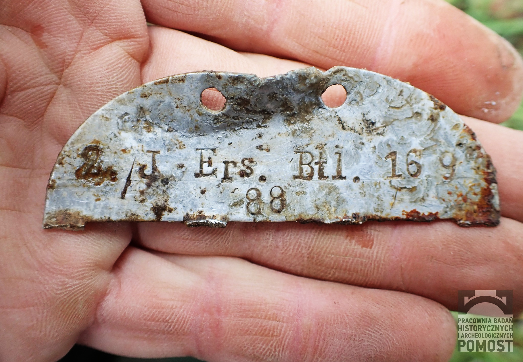Poolse archeologen vinden massagraf uit de Tweede Wereldoorlog – met ...