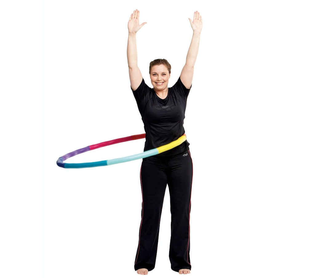 Hulahopring med vægt – sving dig til en stærk talje | I FORM