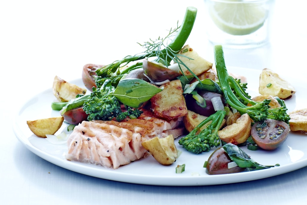 Grillad lax med potatis, tomater och sparrisbroccoli | I FORM
