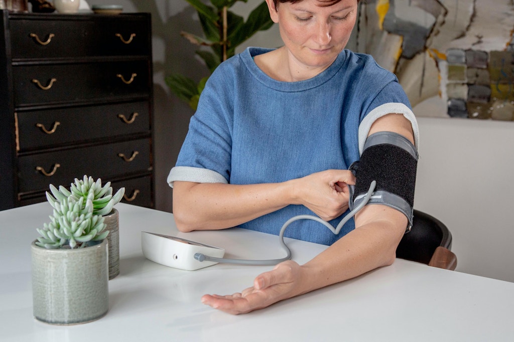 Blodtryksmåler – sådan bruger du en blodtryksmåler (Guide) | I FORM