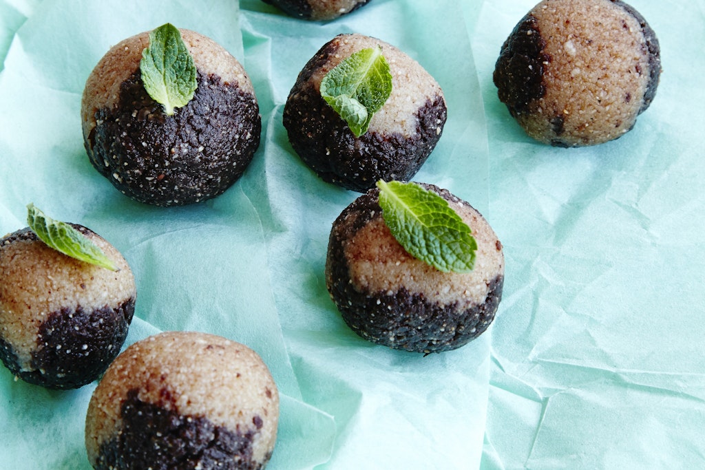 Choko-mint-kulor med kokos och nötter | I FORM