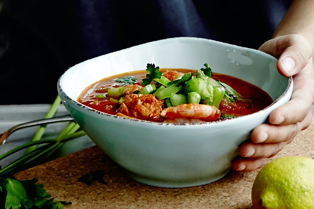 Spicy tomatsuppe med reker og laks | I FORM
