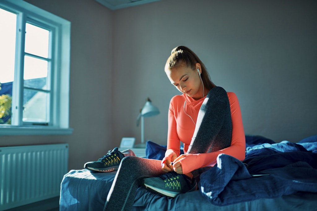 Hulahopring med vægt – sving dig til en stærk talje | I FORM