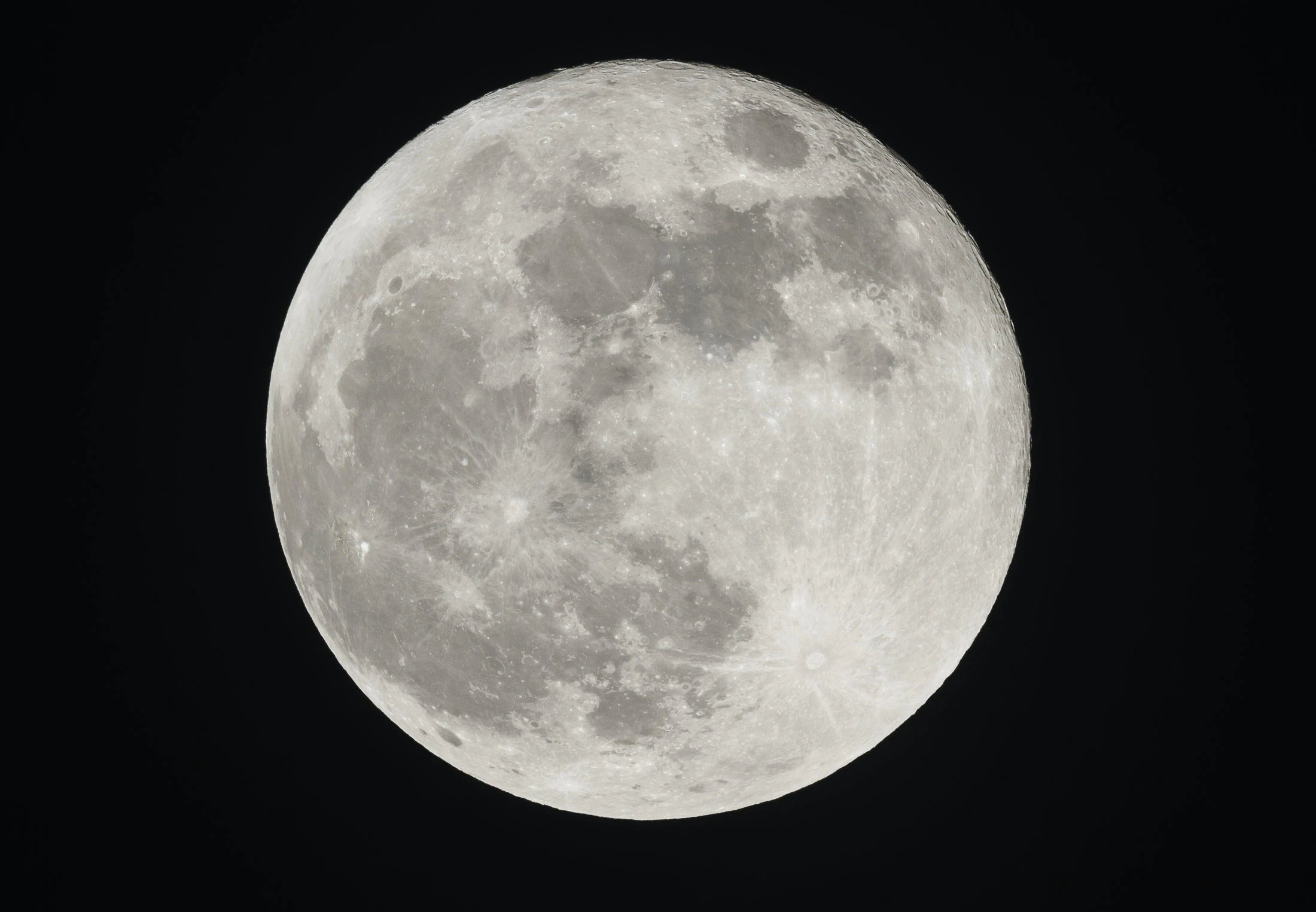 The moon | Our moon | scienceillustrated.com