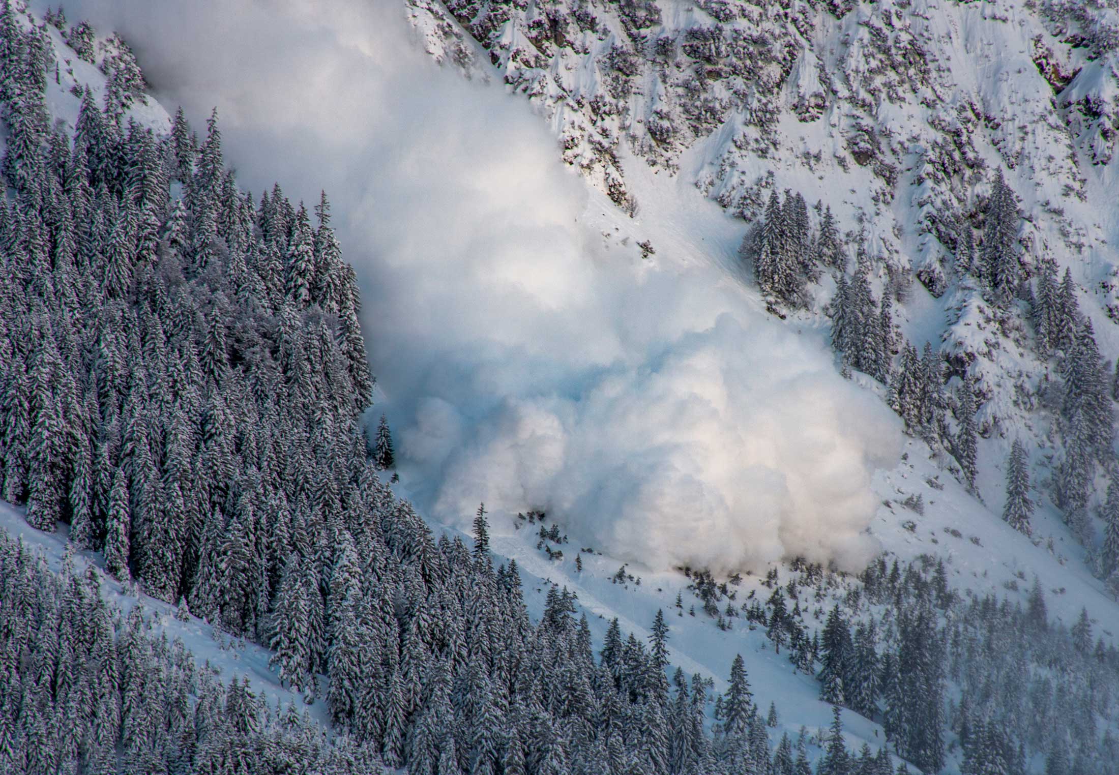 Lawines – Zo ontstaat binnen luttele seconden een levensgevaarlijke ...