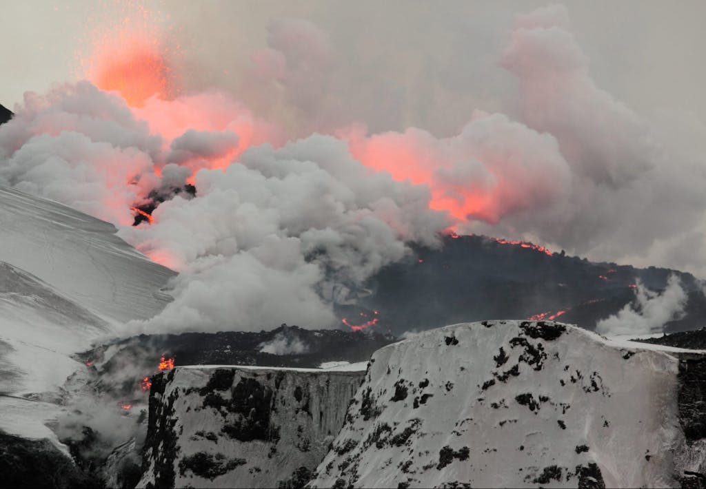 Islandsk vulkan gik i udbrud og satte Europa i stå | illvid.dk