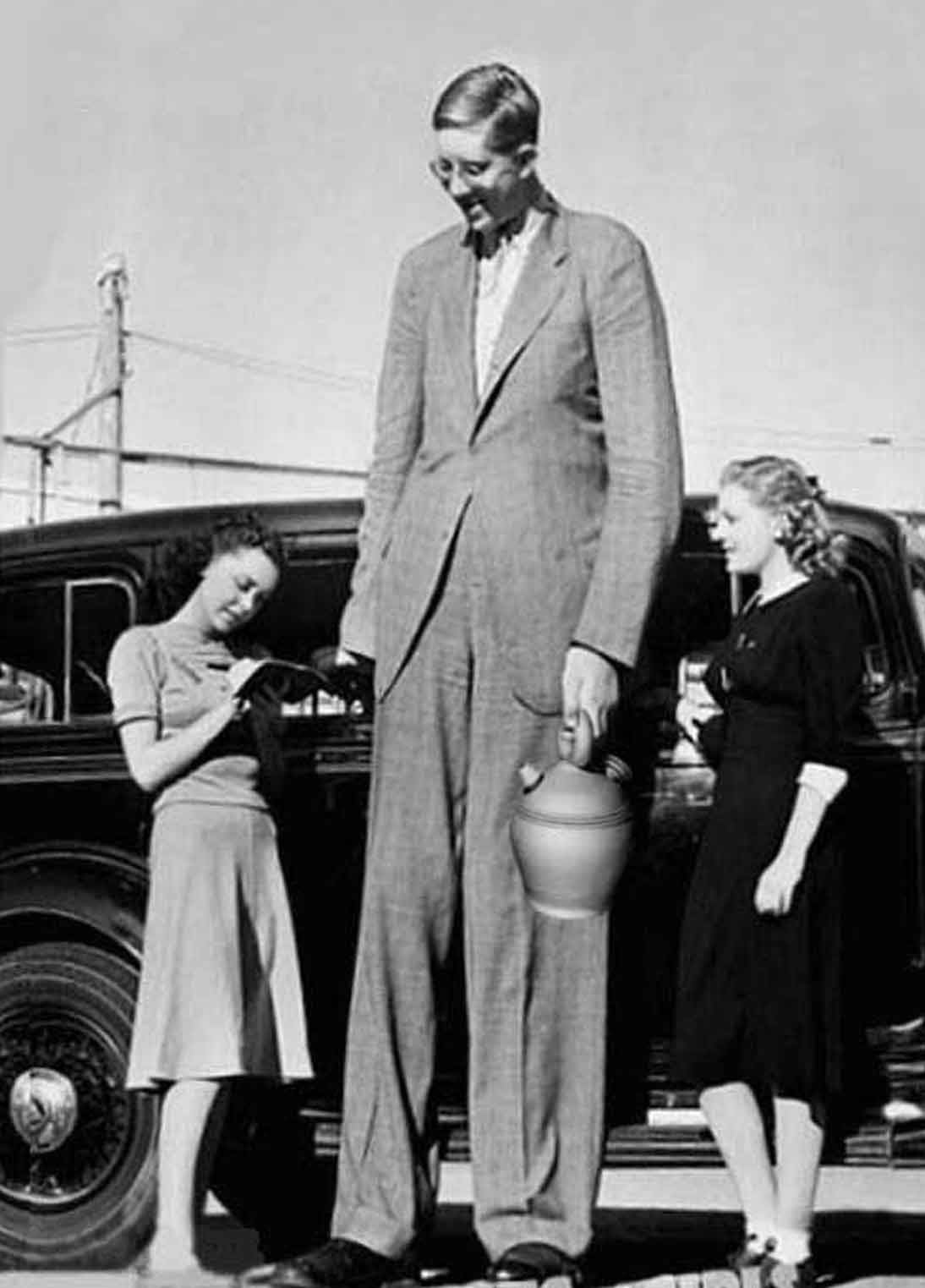 Wie is de langste man ter wereld 2025? | wibnet.nl