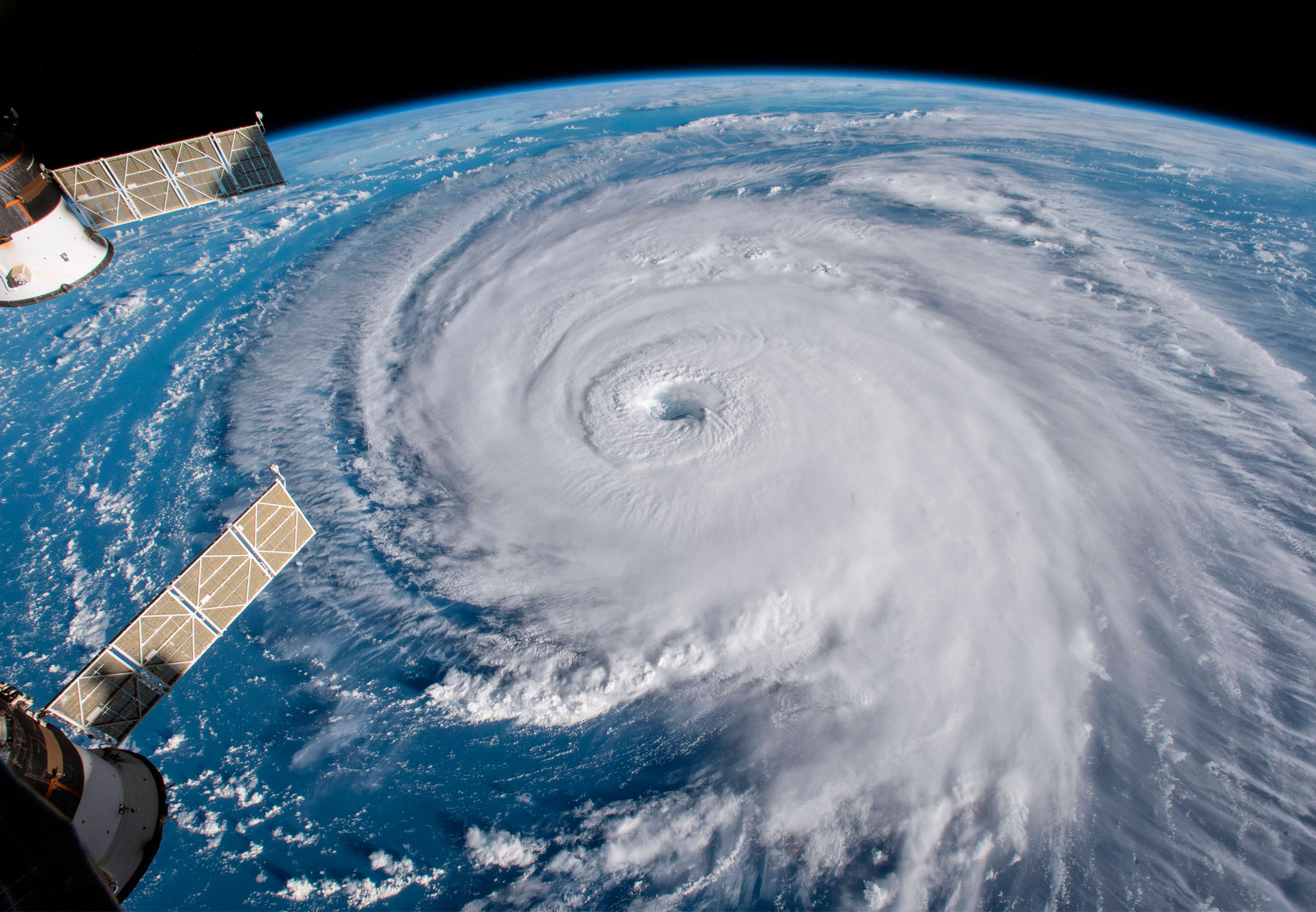 Draaien orkanen altijd dezelfde kant op? | wibnet.nl