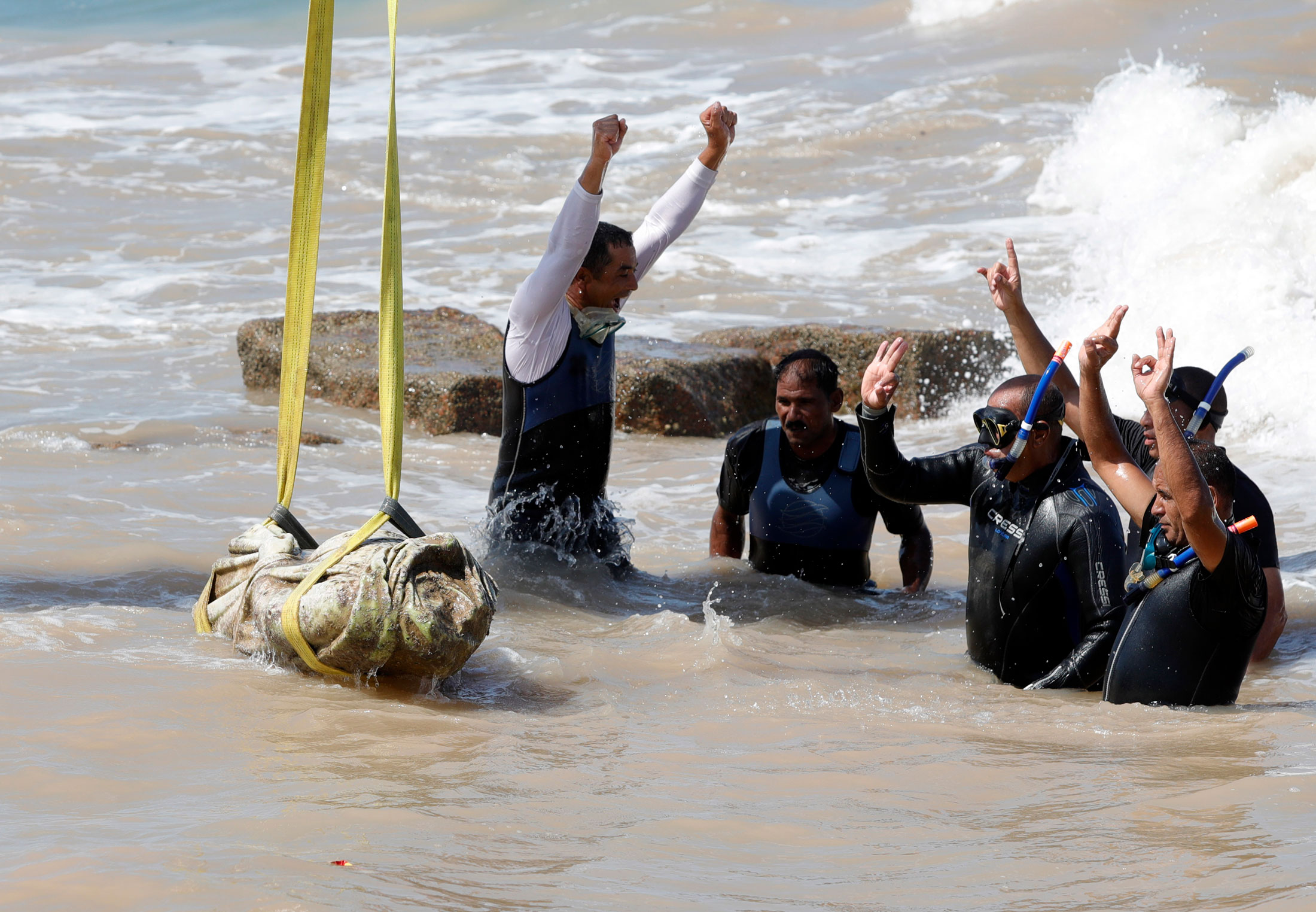 Divers retrieve 2,000-year-old treasure from sunken city ...
