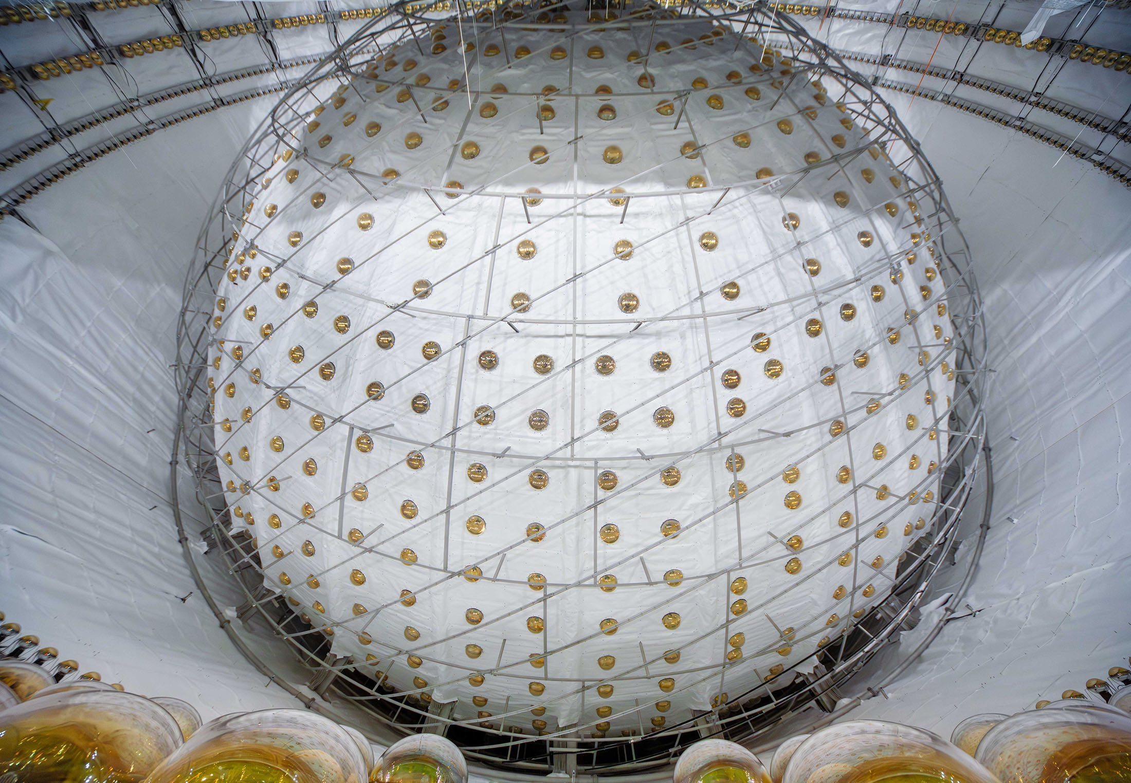 700 meter under et fjell har forskere oppdaget noe som kan avsløre ...