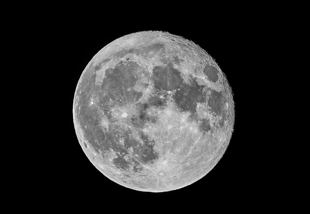 Mitä Kuun tummat laikut ovat? | tieku.fi