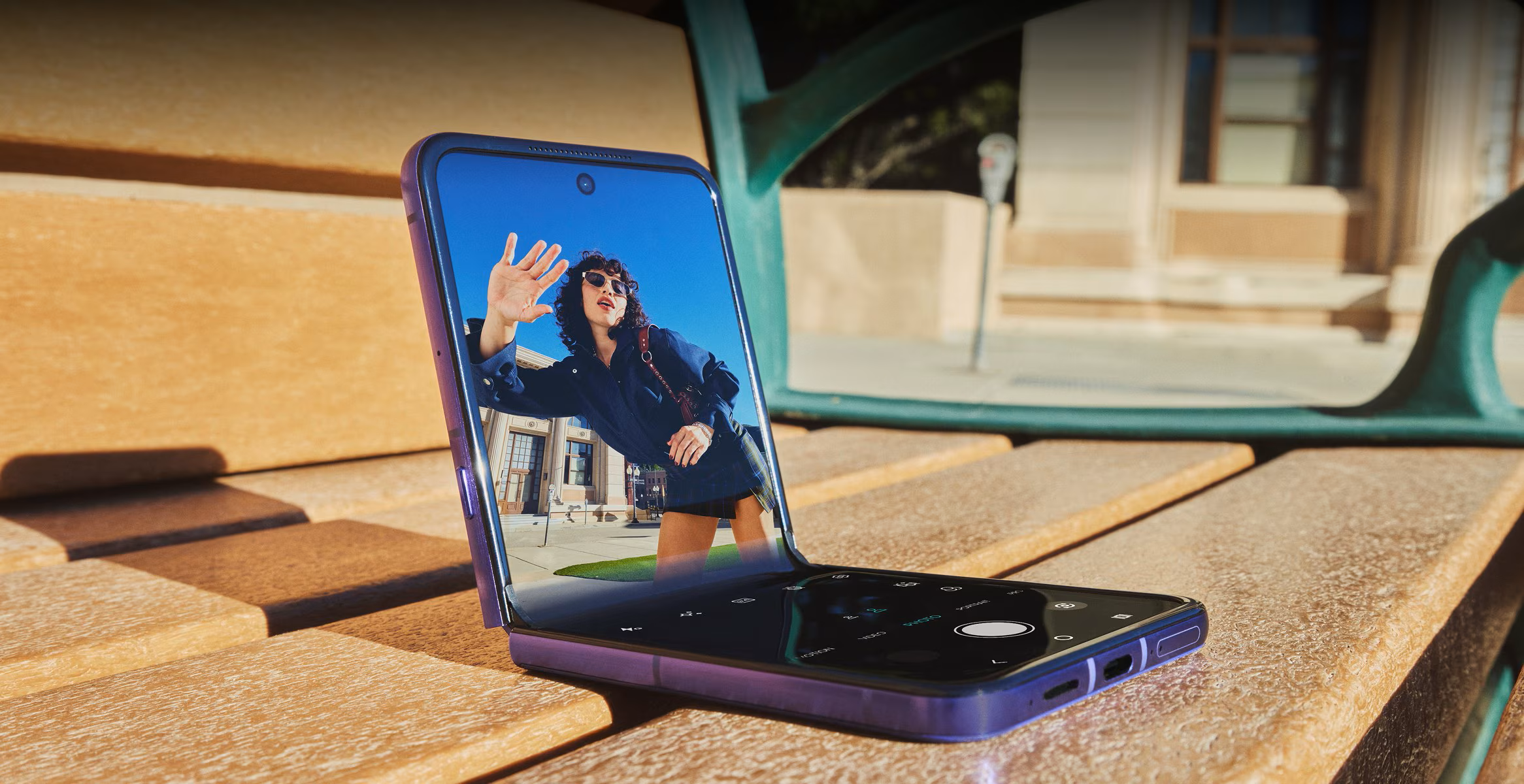 Testit: Razr 70 Ultran näytön taitekohta on lähes huomaamaton ...