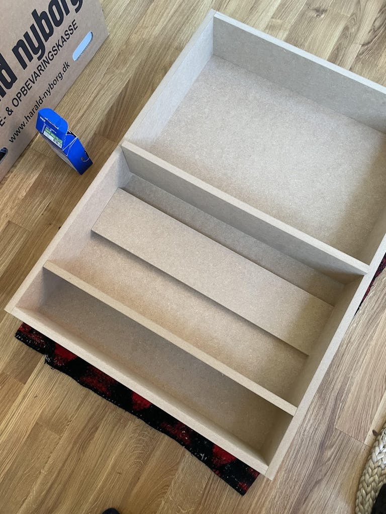 Guide: Lav din egen sættekasse til udstilling af dine yndlingskopper ...