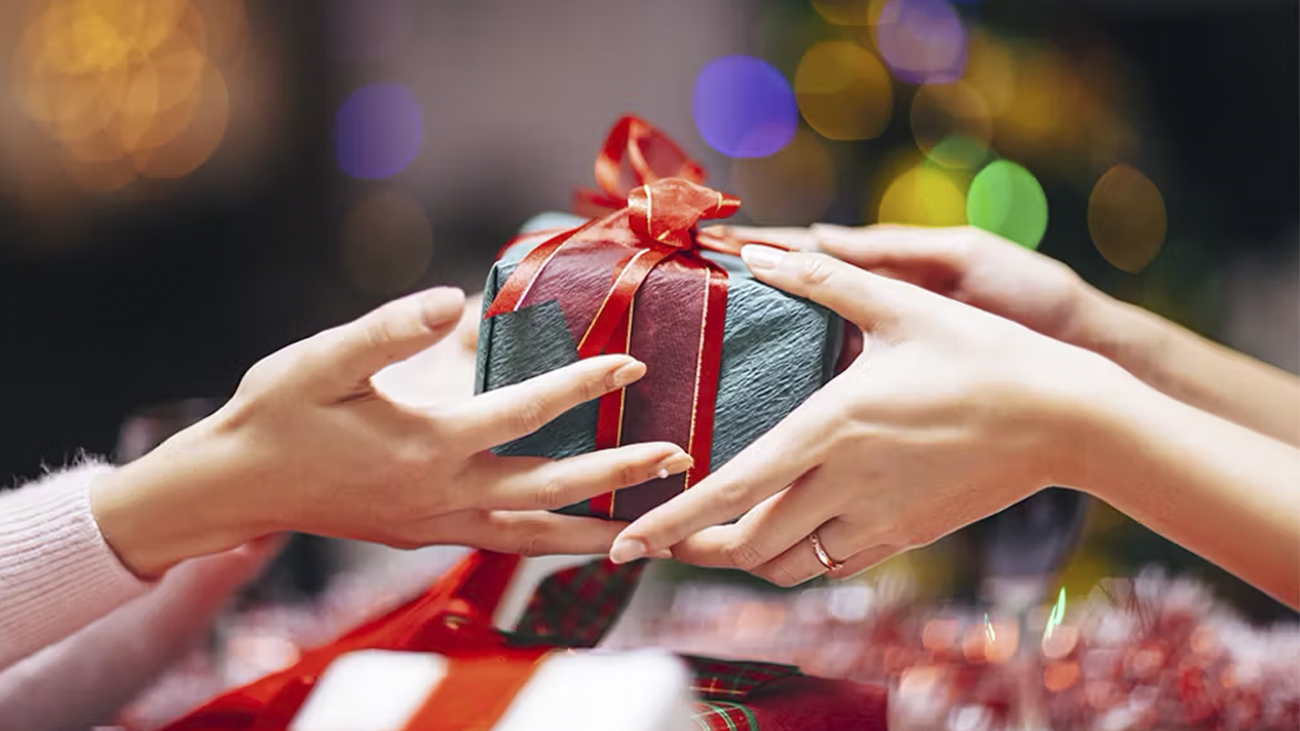 Anderledes pakkeleg: 5 sjove måder, I kan lege pakkeleg | woman.dk