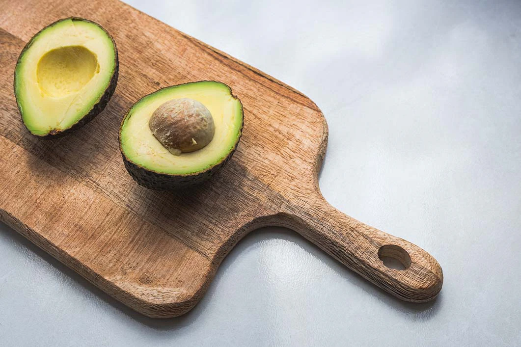 Gro dit eget avocado træ med 5 nemme trin | woman.dk