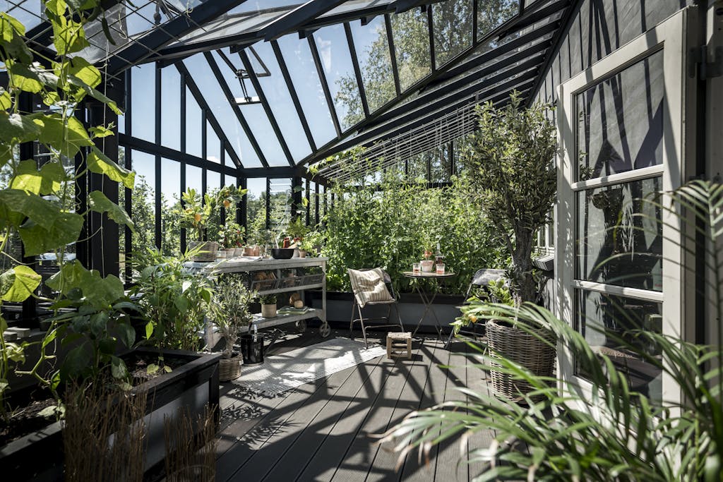 Sådan vælger du det rigtige drivhus til din have | woman.dk