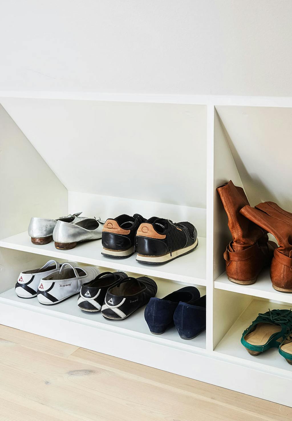 Fint & funktionelt hjemmebygget walk-in-closet | woman.dk