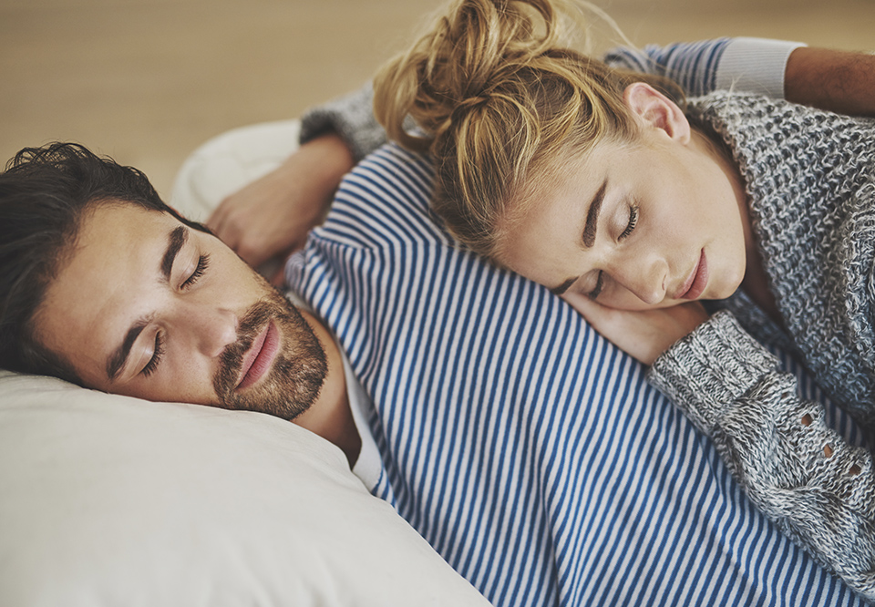 Du sover bedre, hvis du har en forstående kæreste | woman.dk