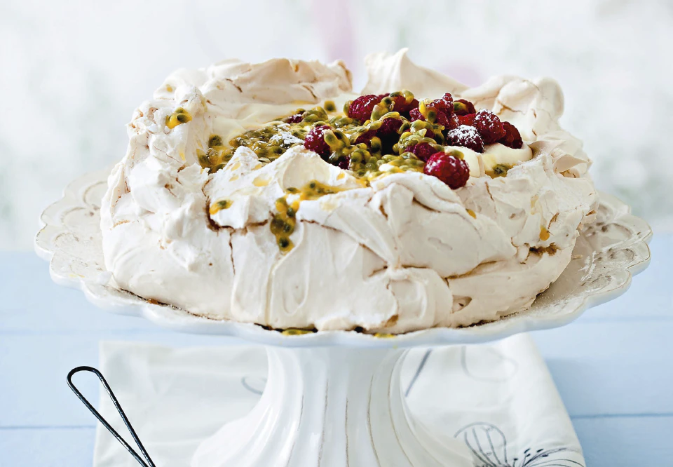 Pavlova med passionsfrugter | woman.dk