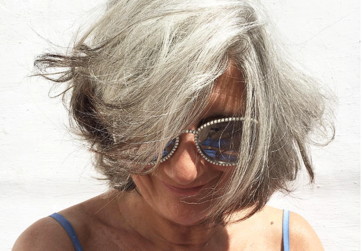 Krøllet hår | 5 smarte frisurer til dig med krøllet hår | woman.dk