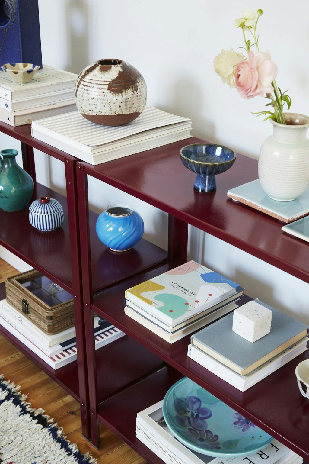 IKEA-hack | Farvestrålende reol på budget | woman.dk