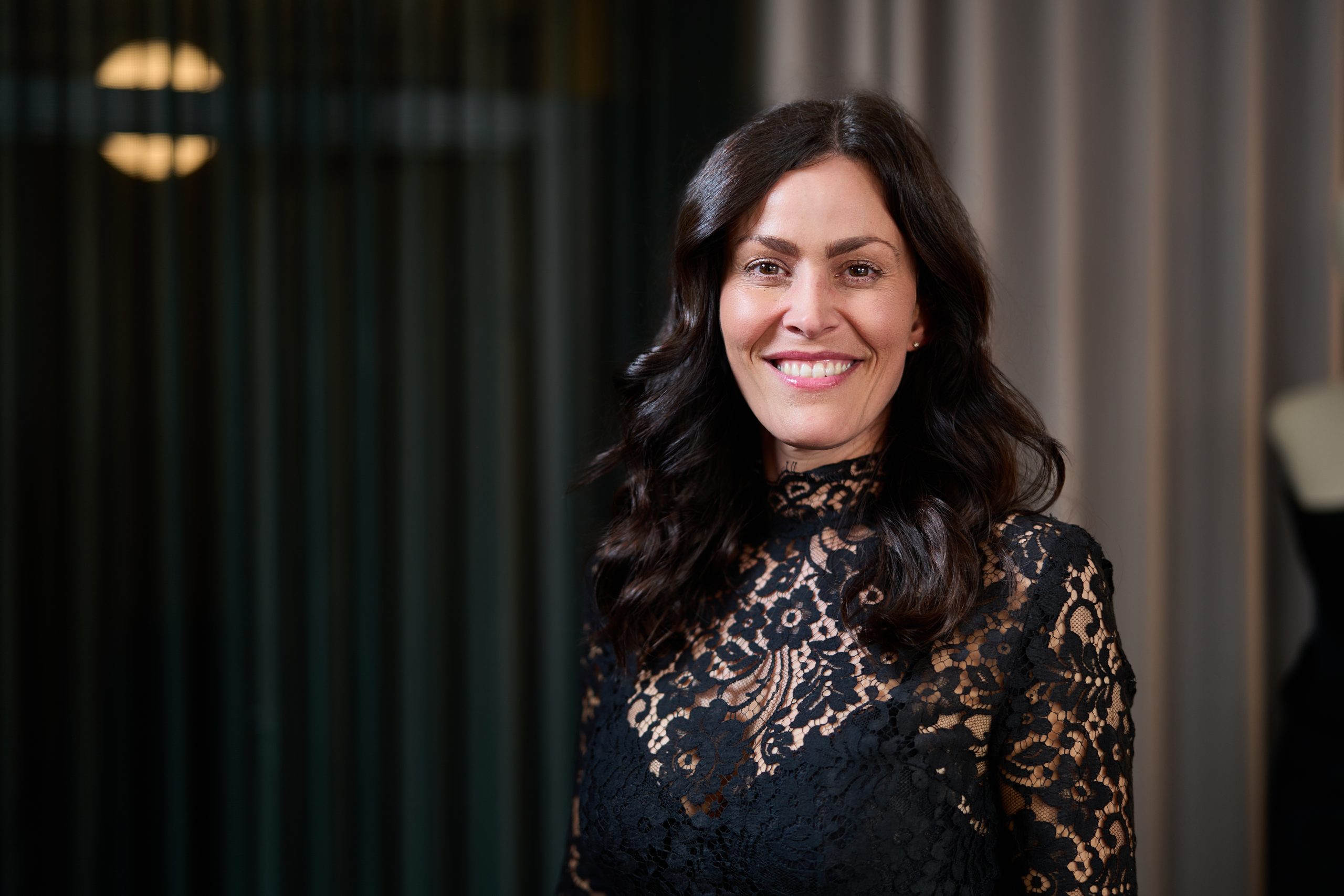 Til Middag Hos 2024: Se de 16 deltagere her | woman.dk