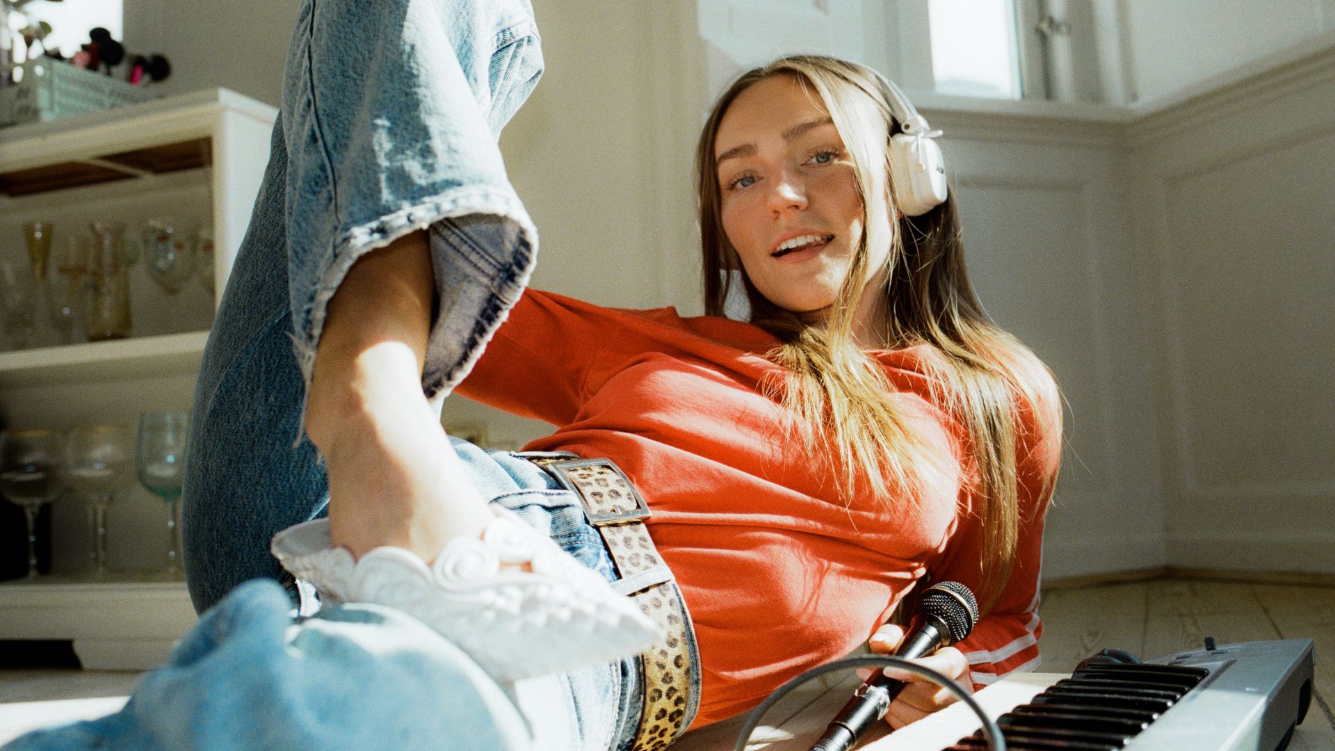 Millioner ser med, når Anna synger på TikTok. To af dem er Justin ...