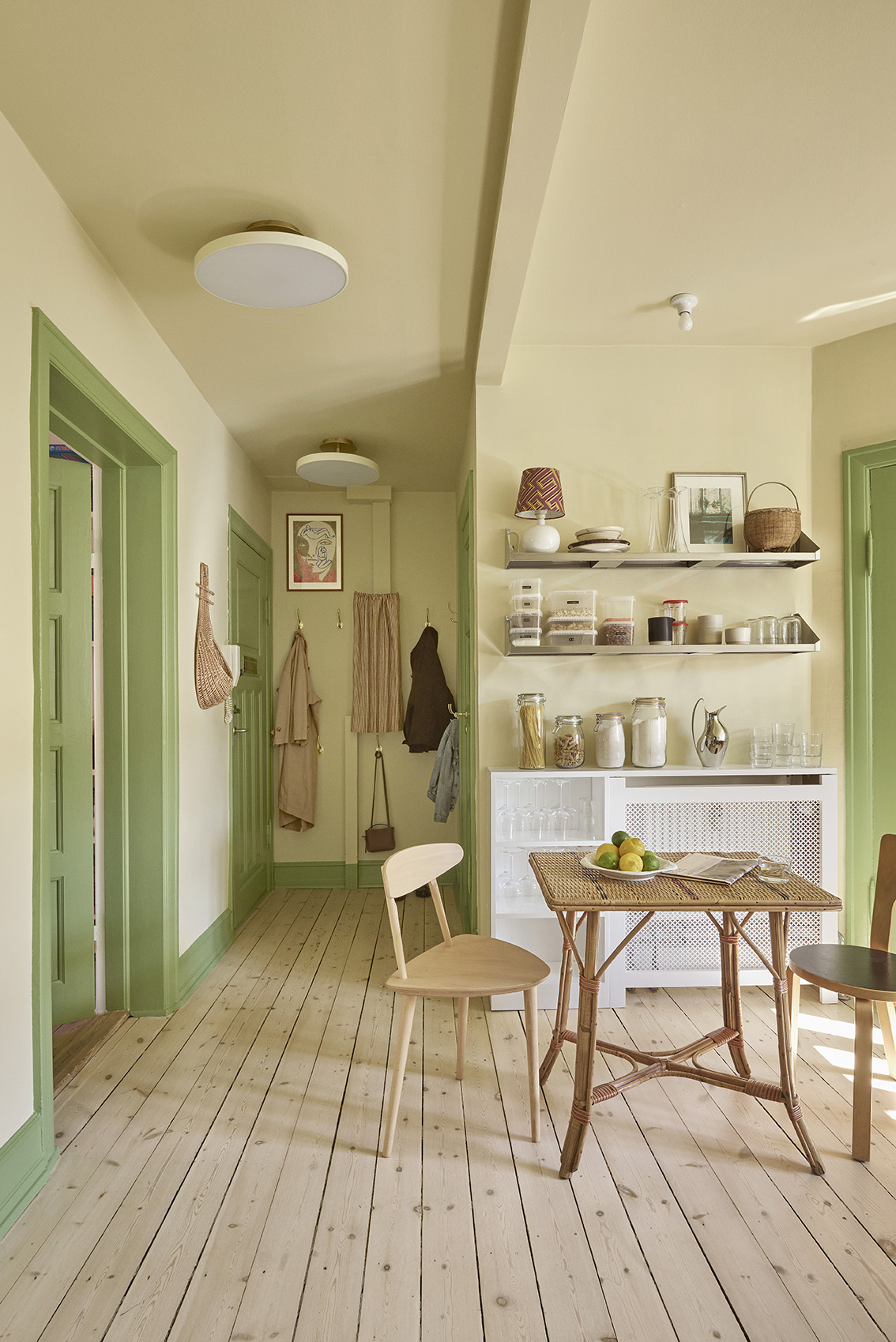 Freya havde prøvet alt for at skjule den grimme eltavle, indtil hun kom ...