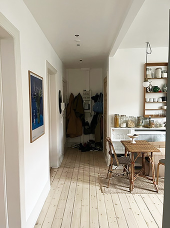 Freya havde prøvet alt for at skjule den grimme eltavle, indtil hun kom ...