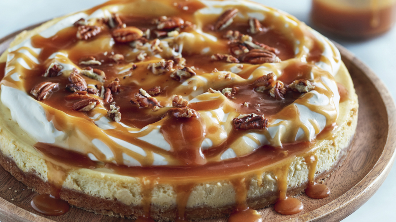 Bagt cheesecake med saltkaramel | woman.dk